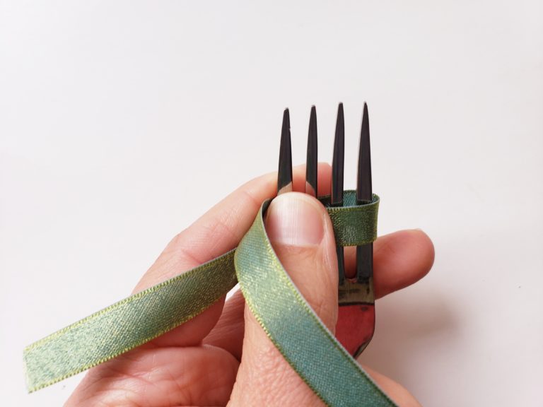 How To Tie A Bow For Cards, Crafts or Gifts - 10 Tips For Tying A ...